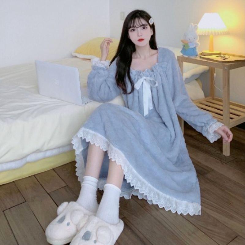 ・カテゴリ: パジャマ・主な素材: ナイロン 90〜95%・デザイン: 無地、レース・厚さ: 薄手・ネックライン: スクエアネック・袖丈: 長袖・カラー展開: 無地、ブルー、ピンク・サイズ展開: M、L、XL、2XL・スタイル: スイート