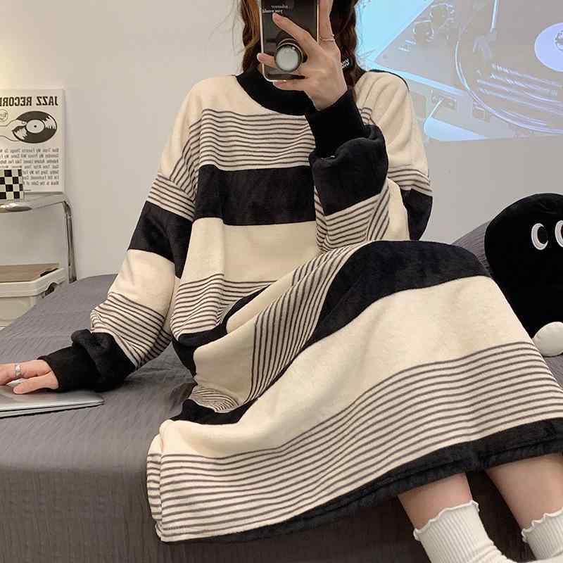 ・生地: フランネル・スタイル: ロンパース・主な素材: ポリエステル・生地厚さ: 約141-160g/平方メートル・ネックライン: クルーネック・袖丈: 長袖・機能: リラックス、通気性、睡眠、ルームウェア、快適、外出可・対象: レディー...