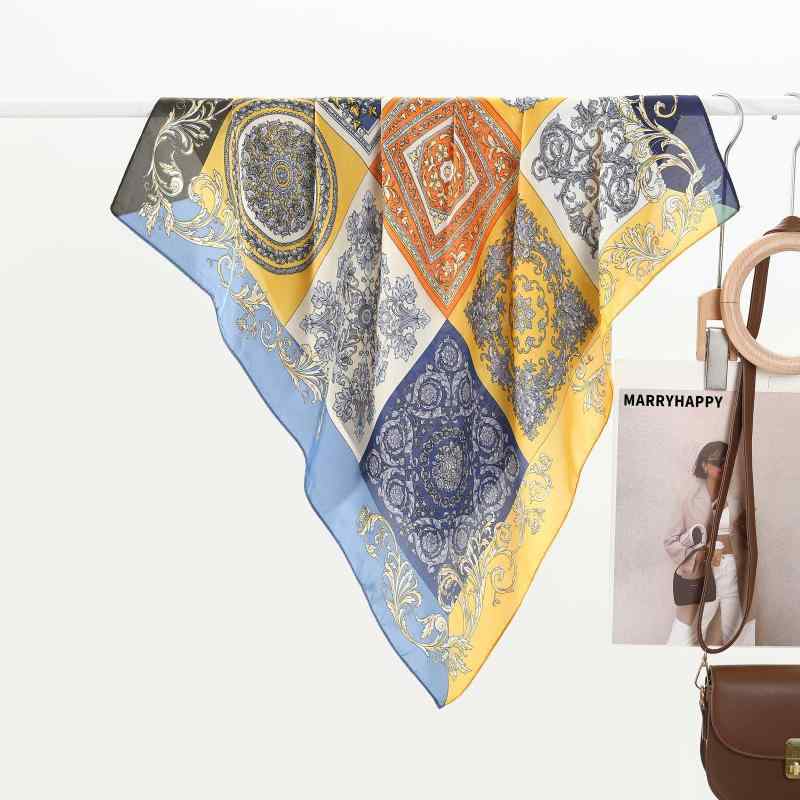 ・カテゴリ: スカーフ・主な素材: ポリエステル100%・カラー展開: 四宮柄カシューネイビー、四宮柄カシューコーヒー、九宮柄レトロ花柄ブルーイエロー、九宮柄レトロ花柄ネイビー、ひまわりカシューワインレッド、ひまわりカシューブラック・サイズ...