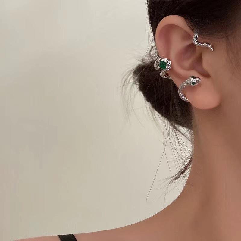 ・カテゴリ: 耳飾り・種類: フープイヤークリップ・対象: 女性・素材: 合金・加工方法: メッキ加工・スタイル: 日韓・テイスト: 清楚で可愛らしい・モチーフ: 蛇