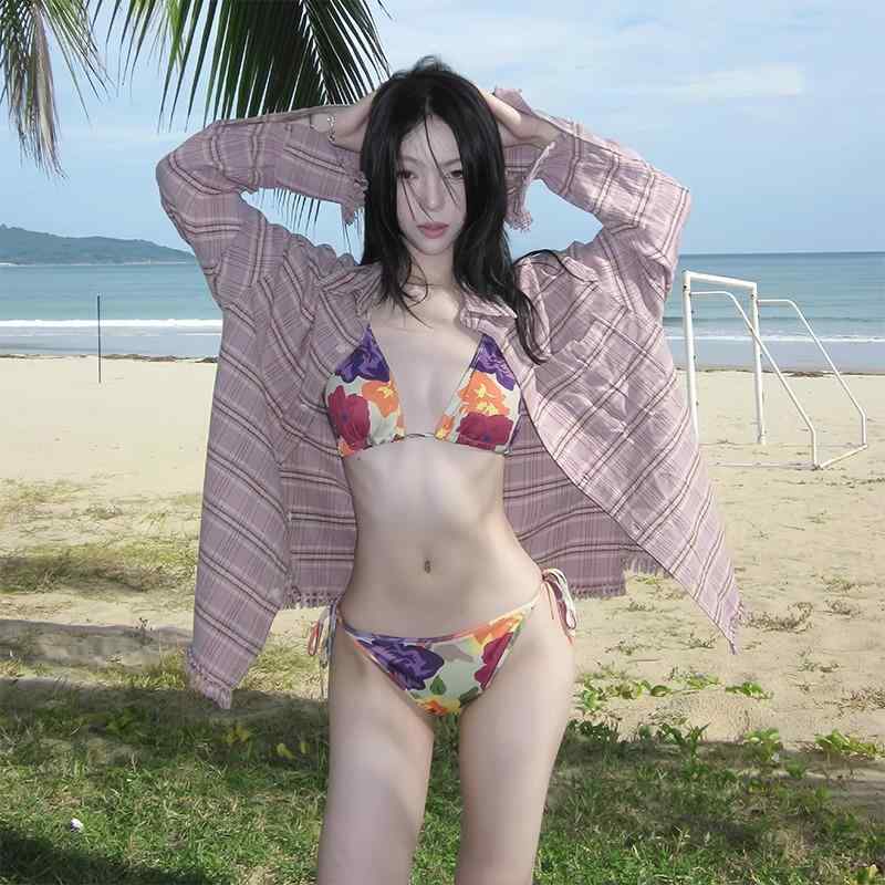 ・特徴: 胸パッド付き、ノンワイヤー・主な素材: ポリエステル・カラー: 花柄・サイズ展開: S、M、L・スタイル: ビキニブリーフ