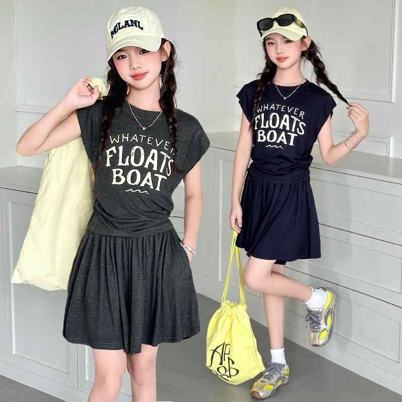 ・性別: 女の子・スタイル: カジュアル・セットアップ種類: パンツセット・セット内容: 2点セット・対象年齢: 中大童 (8歳以上)・袖丈: 半袖・パンツ丈: ショート丈・生地加工: 柔軟加工・厚さ: 薄手・柄: プリント・デザイン要素:...