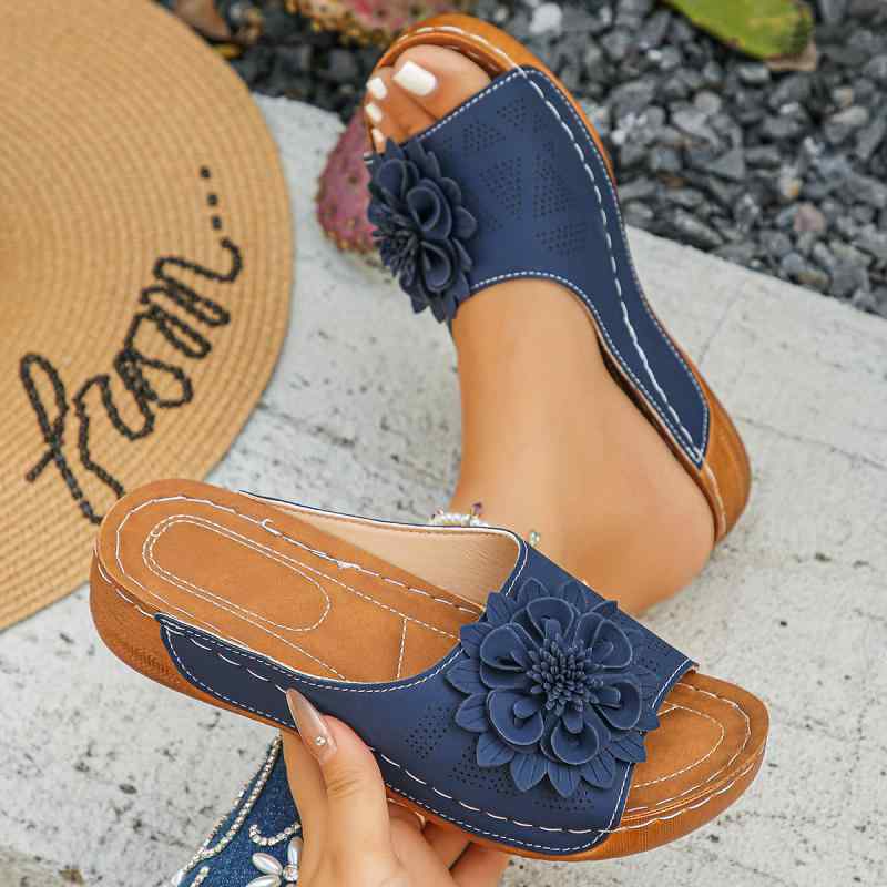 ・カラー展開: ブラック、ブルー・サイズ展開: 36、37、38、39、40、41、42、43、44・タイプ: ワンストラップ・アッパー素材: 合成PU・スタイル: カジュアル・つま先形状: オープントゥ・ソール素材: ゴム・インナー素材: PU