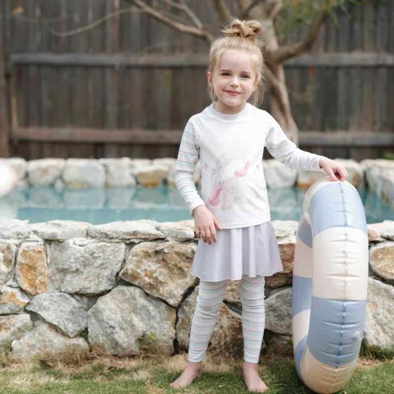 ・カテゴリ: 水着・性別: 女の子・対象年齢: 3～8歳・主な素材: ポリエステル100%・裏地素材: ポリエステル100%・用途: 水泳、水遊び・柄: ユニコーン・サイズ展開: 90、100、110、120、130