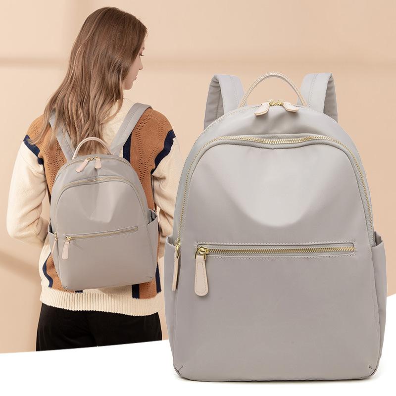 ・サイズ: Mサイズ・容量: 20-35L・内部構造: ファスナーポケット、携帯ポケット、IDポケット、仕切りファスナーポケット・開閉方式: ファスナー・素材: オックスフォード生地・機能: 通気性、防水性、耐摩耗性、防犯機能・硬度: やや...