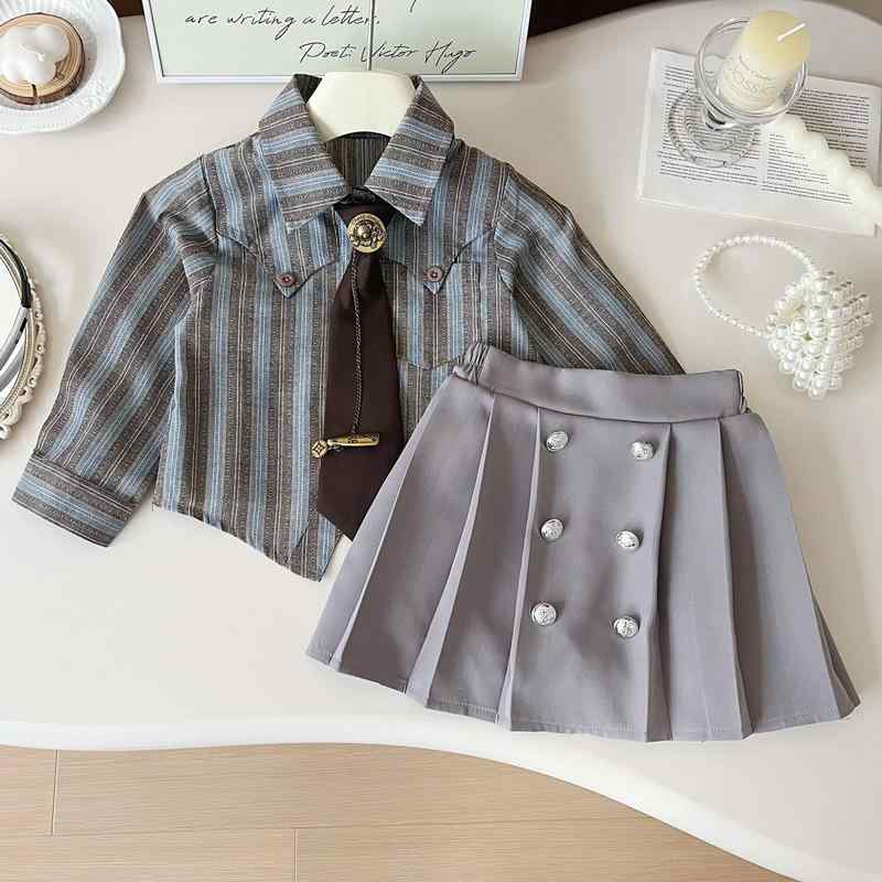 ・カテゴリ: キッズウェア・性別: 女児・スタイル: スクール・セット内容: スカートセット・セット点数: 2点セット・対象年齢: 3～8歳・袖丈: 長袖・生地加工: 柔らか加工・厚さ: 普通・柄: ストライプ・主な素材: トップス：綿10...