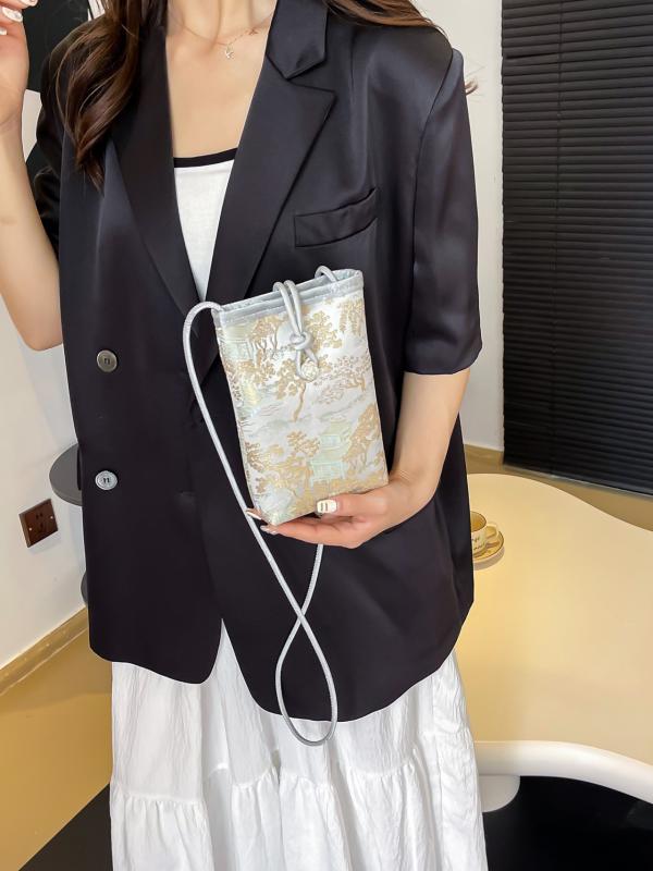 ・カラー展開: ホワイト、ブラック、ピンク、ブルー・スタイル: ストリートファッション・カテゴリ: スマホポーチ・バッグサイズ: 小・流行要素: 刺繡・裏地素材: ポリエステル・バッグ形状: 縦型スクエア・開閉方式: ファスナー・内装: フ...