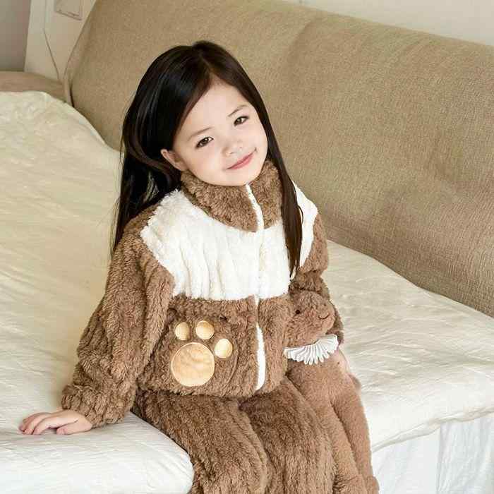 ・主な素材: フランネル（ポリエステル100%）・性別: ユニセックス・カラー展開: 馋嘴兔、大脚鸭、蛋糕龙、飛行熊、探索者、小雨衣、飛行器、奈洛兔、涂涂熊、小車龍、小米兔、異星球、布斯熊、迪迪鹿、菲徳熊、小黄車、雪肌兔・対象年齢: 3〜8...