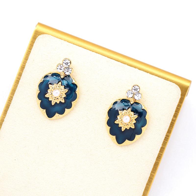 ・素材: 銅・デザイン: ハート・加工: エナメル加工・カラー: ゴールド×ブルー・モチーフ: ハート・スタイル: エレガント・スタイル分類: オフィスカジュアル・カテゴリ: イヤリング・対象: 女性