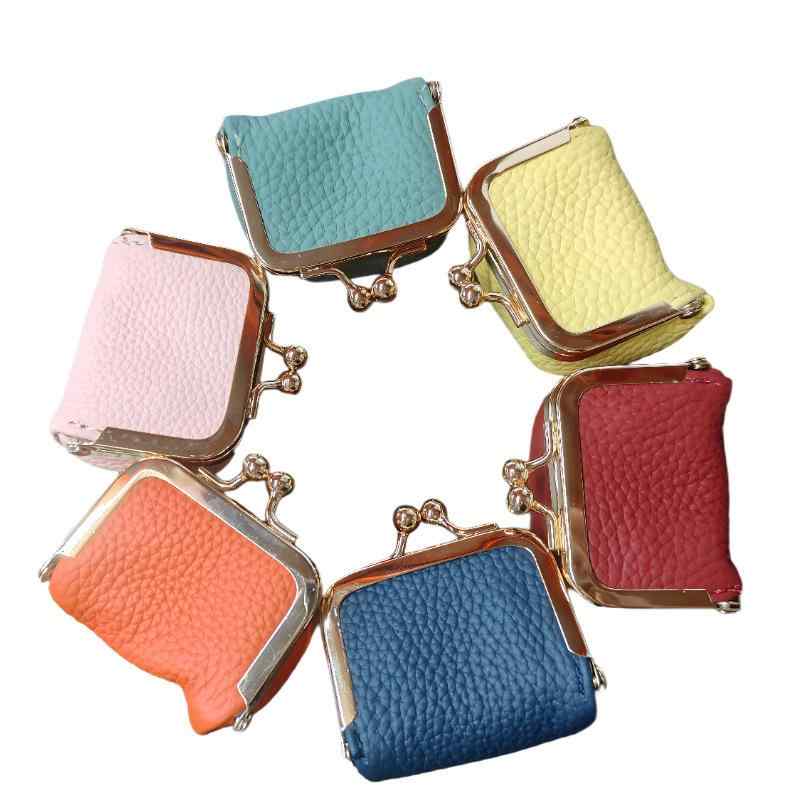 ・カテゴリ: コインケース・主な素材: 真革・素材特徴: 複合牛革・柄: 無地・デザイン要素: ステッチ、ロック・スタイル: トレンドスタイル・対象性別: 女性・裏地素材: ポリエステル・折り畳み: 1つ折り・カラー展開: ブラック、ブルー...