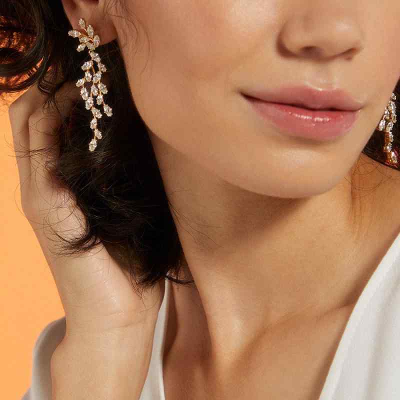 ・素材: ジルコン・形状: 幾何学模様・加工方法: 電鍍・カラー展開: ゴールド、シルバー・流行要素: 四辺形・スタイル: 欧米・スタイル分類: ファッション通勤・カテゴリ: イヤリング・対象: 女性・流行要素分類: 幾何学