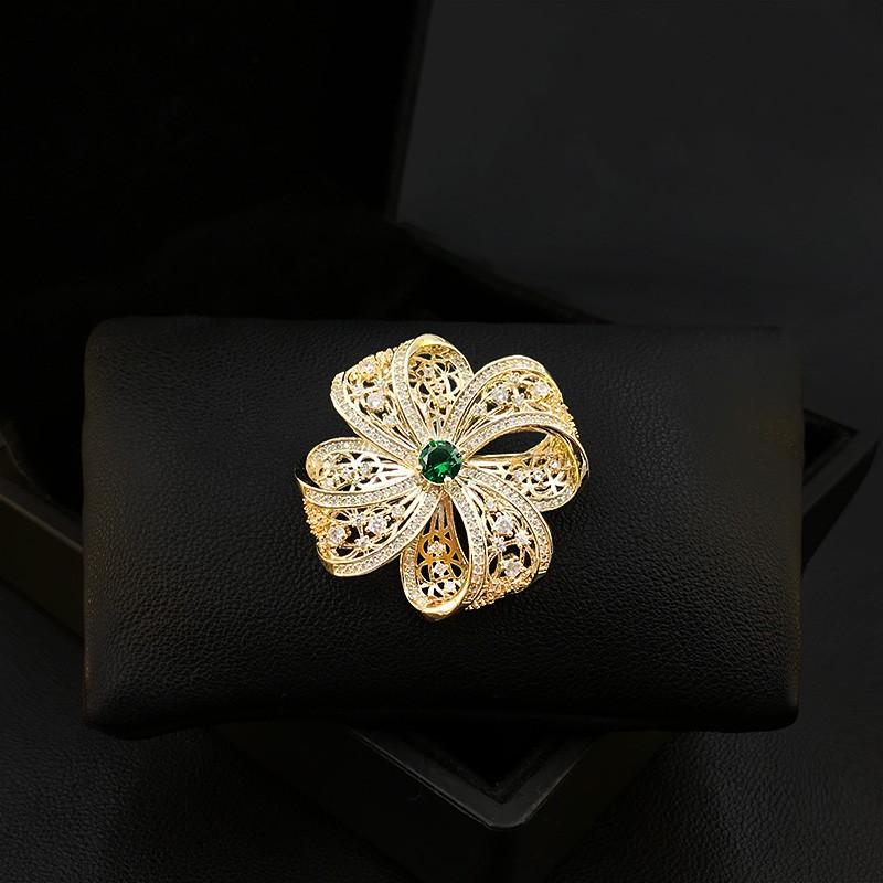 ・主な素材: 銅・スタイル: 女性用・デザイン: 花柄・加工技術: マイクロパヴェ・カラー: 金色・流行要素: 花・機能: 多機能・スタイル: ファッションOL・スタイル分類: ファッション通勤・対象: 女性用・種類: ブローチ・流行要素分...