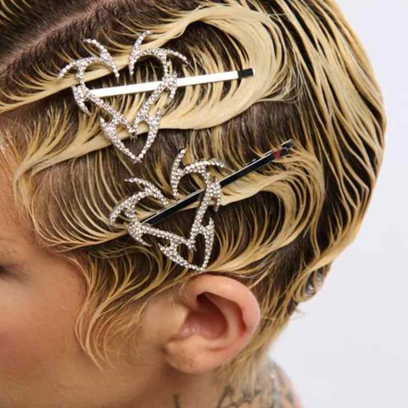 ・素材: ラインストーン・加工方法: 電鍍・ヘアピン種類: 一字型クリップ・カラー展開: ゴールド、シルバー・人気要素: ハート・カテゴリ: ヘアアクセサリー・スタイル: レディース、ファッションOL、ファッション通勤・人気要素カテゴリ: ...