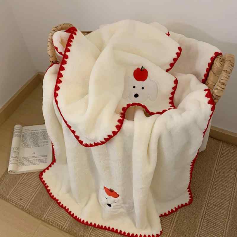 ・素材: サンゴフリース・重さ: 約200g〜300g・カラー: アップル刺繍子犬柄・種類: アップル子犬柄【バスタオル】, アップル子犬柄【フェイスタオル】, アップル子犬柄【ヘアキャップ】・カテゴリ: バスタオル/ビーチタオル