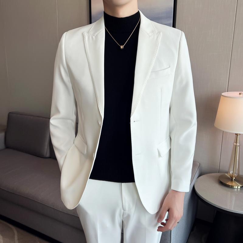 ・カテゴリ: アーバンカジュアル (24-35歳向け)・前立て: シングル2つボタン・生地: 化学繊維混紡・主な素材: アセテート繊維 93%・シーン: カジュアル・襟型: ノッチドラペル・ベント: センターベント・フィット: スリムフィッ...