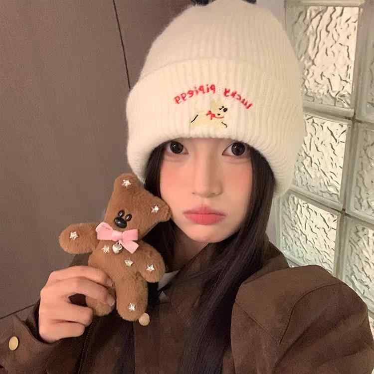 ・カテゴリ: ニット帽・スタイル: かわいい、フェミニン、爽やか・帽子の形状: ラウンドトップ・帽子のつば: つばなし・主な素材: アクリル96%以上・カラー展開: ベージュ、カーキ、ワインレッド、ライトグレー、パープル、ブルー、ホワイト、...