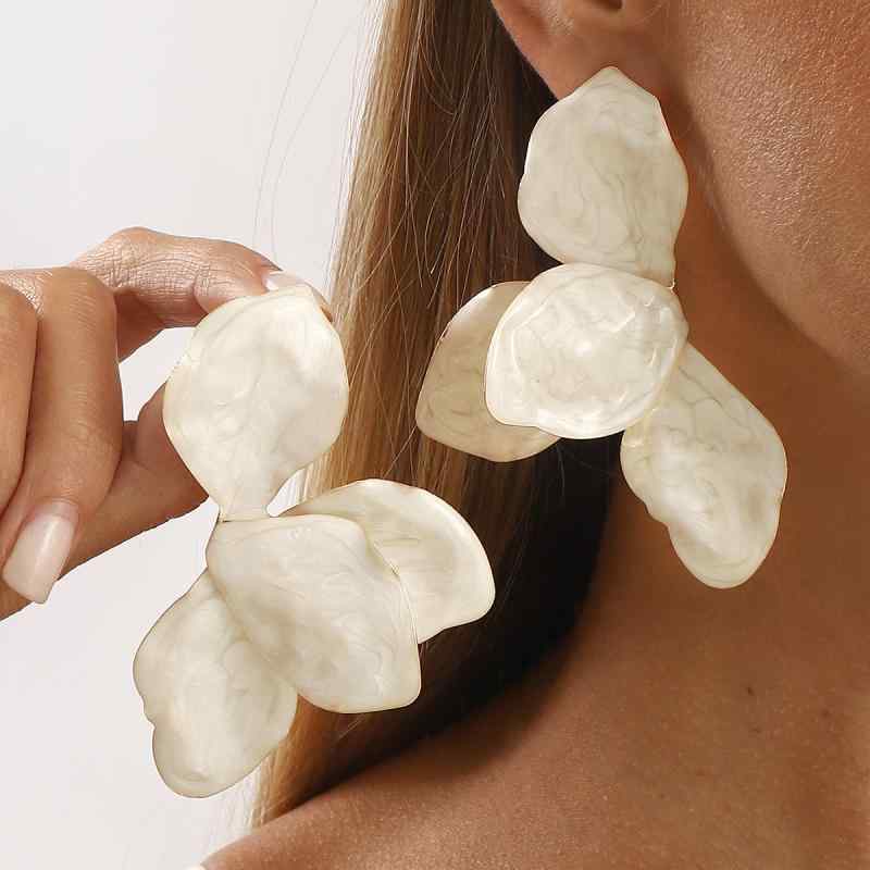 ・主な素材: 合金、滴油・デザイン: 花・加工方法: 滴油・カラー展開: ホワイト、ピンク、レッド・流行要素: 花・スタイル: スイート・スタイル分類: フレッシュ、スイート・カテゴリ: ピアス・イヤリング・対象: 女性向け・流行要素分類:...