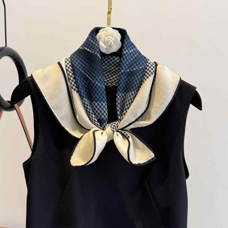 ・カラー: ブラック・サイズ: 62cm x 62cm・編み方: 経編み・形状: スカーフ・スタイル: ベーシック、エレガント、カジュアル、オフィス、シンプル、欧米風、ライトラグジュアリー、通勤・素材: シルクウール・加工方法: プリント・...