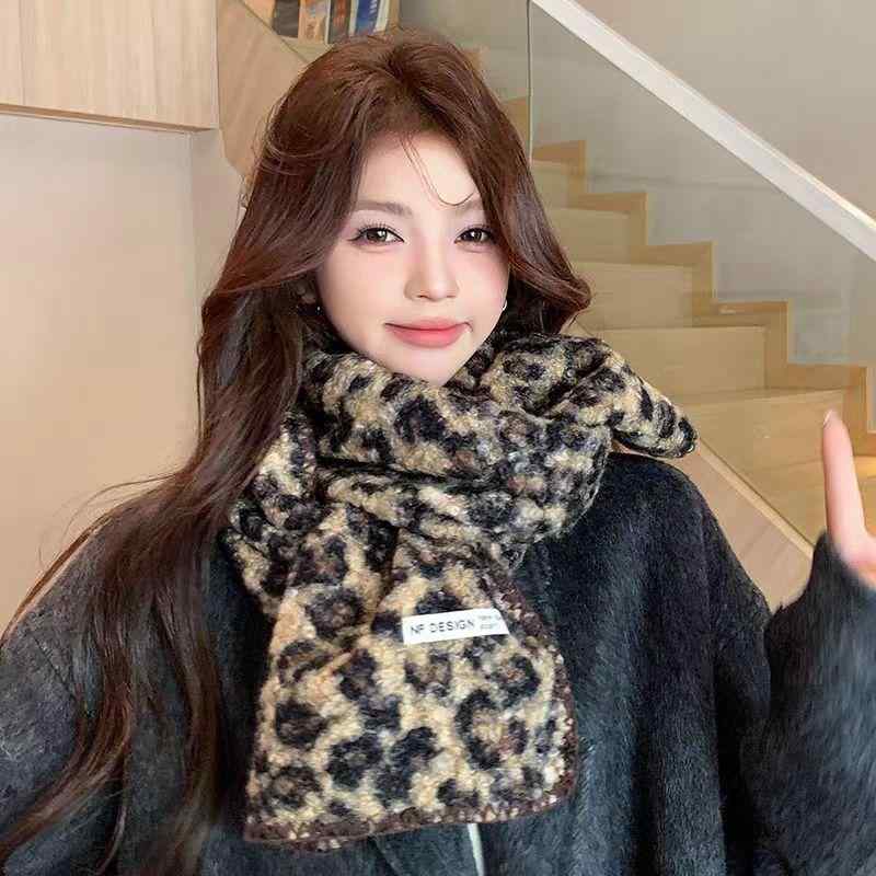 ・織り方: 経編み・機能: 保温・シーズン: 春・スタイル: ニッチ、インスタ風、インフルエンサー風、個性トレンド・カラー展開: ヒョウ柄-ブラウン、ヒョウ柄-イエローブラウン、ヒョウ柄-グレーブラック・サイズ: 30cm×180cm・主素...