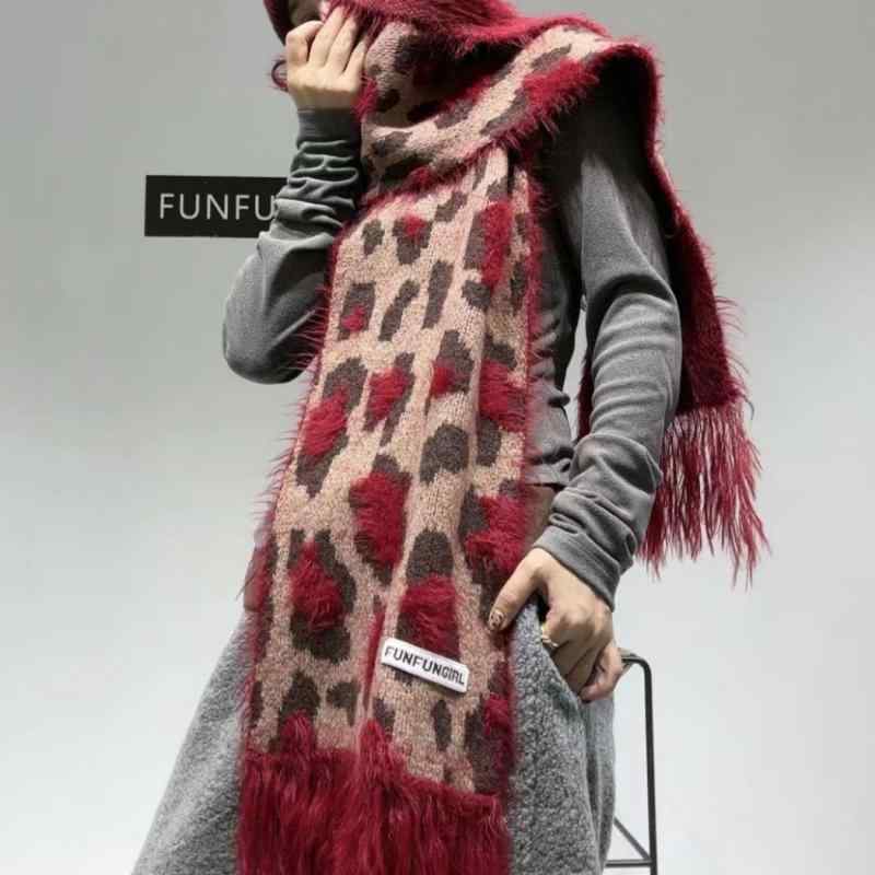 ・主な素材: ウール・ウール混率: 10%以下・スタイル: 着回し、エレガント、オフィスカジュアル、軽奢、上質・柄: 形状、パターン・カラー展開: レッド、グレー、ミリタリーグリーン、ベージュ・サイズ: 約200×60cm・長さ: 175c...