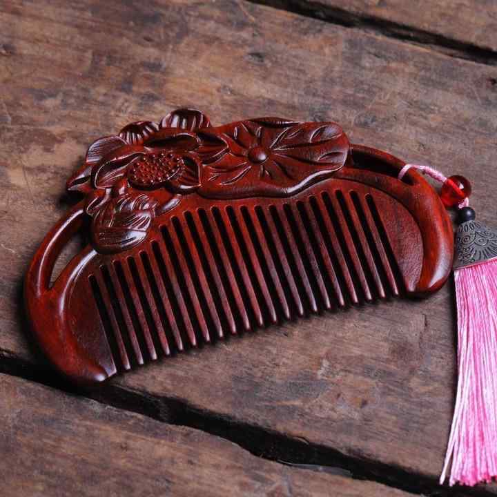 ・主な素材: 檀木、紫檀、白檀・カテゴリ: 工芸品、飾り物・適用シーン: 全般、庭園、広場、娯楽施設、オフィス、寺院、ホテル・レストラン・カラー展開: 吉祥如意、心連心、雲意、荷韻、繁花如你、仕女撫琴、小兔子、薔薇、璃龍、蓮花、美人櫛、魚尾...