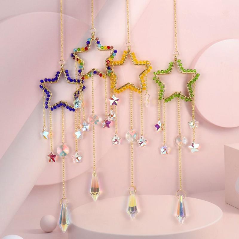 ・加工方法: 手編み・主な素材: クリスタル・カラー展開: レインボー、ロイヤルブルー、レイクブルー、レッド、イエロー、アメジスト、グリーン・モチーフサイズ: 5cm・スタイル: カントリー風・デザイン: 高級感・柄: 星、太陽、月、雲、宇...