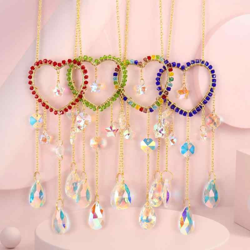 ・加工方法: 半手作り・素材: クリスタル・カラー展開: レインボー水晶+ハート型（5cm）、ロイヤルブルー水晶+ハート型（5cm）、レイクブルー水晶+ハート型（5cm）、レッド水晶+ハート型（5cm）、イエロー水晶+ハート型（5cm）、パ...