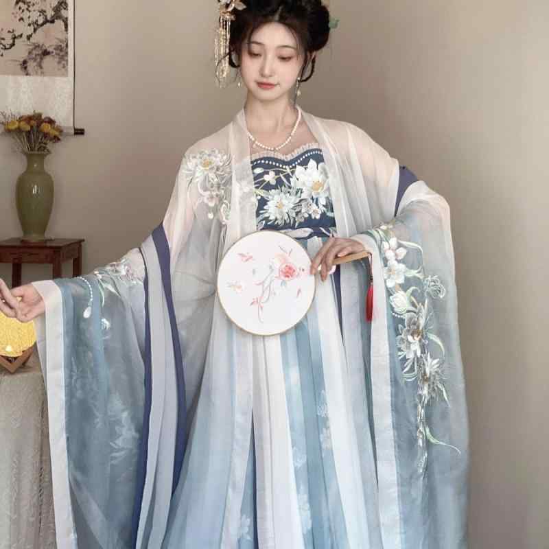 ・適用シーン: 漢服・生地: シフォン・主な素材: ポリエステル・サイズ展開: S, M, L・加工: 刺繡・素材混率: ポリエステル30%〜50%未満・トレンド要素: ペイント