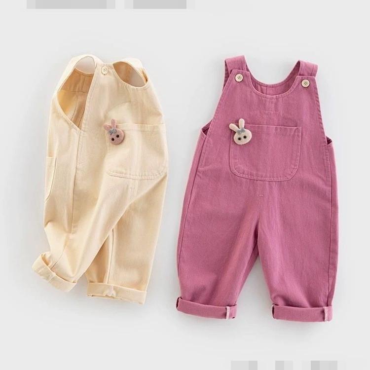 ・カテゴリ: キッズパンツ・スタイル: サスペンダーパンツ・性別: 女児・対象年齢: 1~3歳・カラー展開: 米色、ピンク・サイズ展開: 80、90、100、110、120
