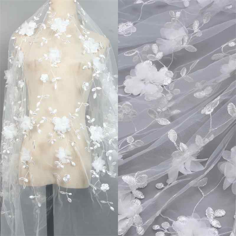 ・主な素材: ポリエステル・生地幅: 125cm・刺繍加工: 立体刺繍・用途: 寝具、ルームウェア、バッグ、カーテン、ワンピース、ファッション、チャイナドレス、装飾布、舞台衣装、クッション、抱き枕、ソファ、テーブルクロス・スタイル: 欧米風...