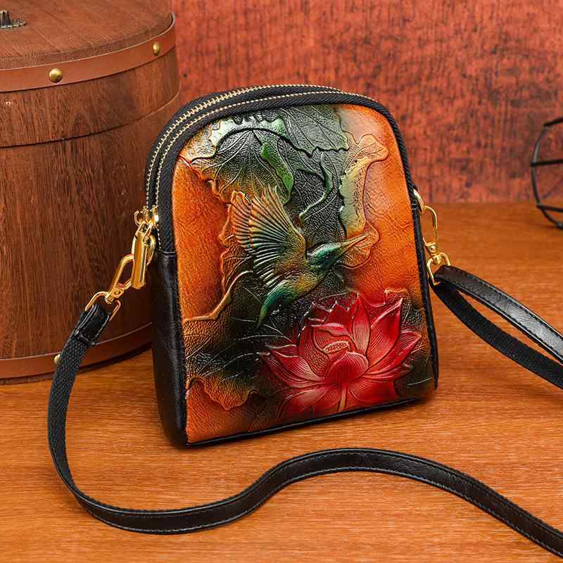 ・カラー展開: 喜鵲荷花レッド, 喜鵲荷花イエローブラウン, 喜鵲荷花グリーン, 喜鵲荷花カフェ・スタイル: 中国伝統スタイル・素材: 耐摩耗性手織り生地・バッグの種類: ミニスクエアバッグ・バッグのサイズ: 小型・デザイン要素: 花柄, ...