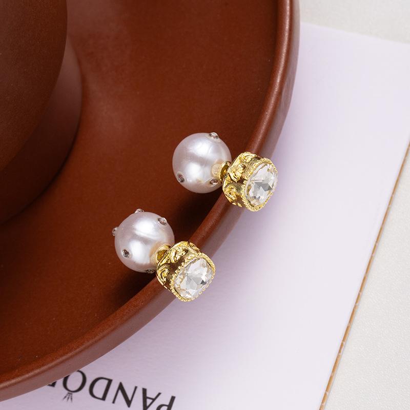 ・主な素材: 模造パール・加工: 象嵌・カラー: ホワイト・流行要素: パール・スタイル: ファッションOL・スタイルカテゴリ: ファッション通勤・カテゴリ: ピアス・イヤリング・対象: 女性・流行要素カテゴリ: 自然