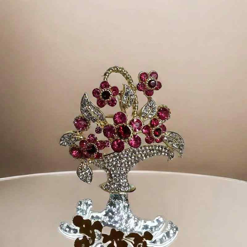 ・素材: 合金・モチーフ: 花柄・加工: メッキ加工・カラー: ローズレッド・トレンド要素: カメリア・用途: 記念品、装飾、ギフト・スタイル: フレンチレトロ・スタイルカテゴリ: 文芸レトロ・対象: 女性・種類: ブローチ・トレンド要素カ...