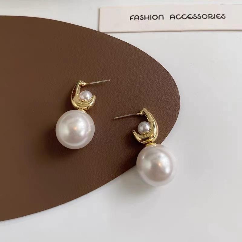 ・素材: 金属・加工: 電鍍・形状: ドロップ型、幾何学模様・カラー: 両戴パール・流行要素: パール・スタイル: シンプル・テイスト: オフィスカジュアル・カテゴリ: イヤリング・対象: レディース・流行要素分類: 自然