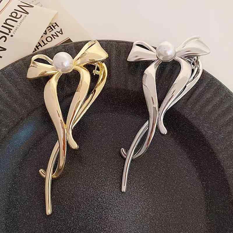 ・素材: 合金・加工方法: 手作業・ヘアクリップの種類: ツイストクリップ・カラー展開: ゴールド、シルバー・人気要素: 蝶結び・スタイル: 韓国風・スタイル分類: フレッシュ＆スイート・カテゴリ: ヘアアクセサリー・対象: 女性・人気要素...