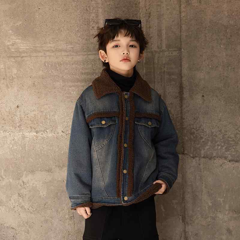 ・性別: 男性・対象年齢層: 中大児・ネックライン: 襟付き・スタイル: 韓国風・厚さ: 厚手・生地加工: 柔軟加工・デザイン要素: スポーツ、ロゴ、配色、トレンド・袖丈: 長袖・主な素材: 綿60%・カラー: ブルー・サイズ展開: 90c...