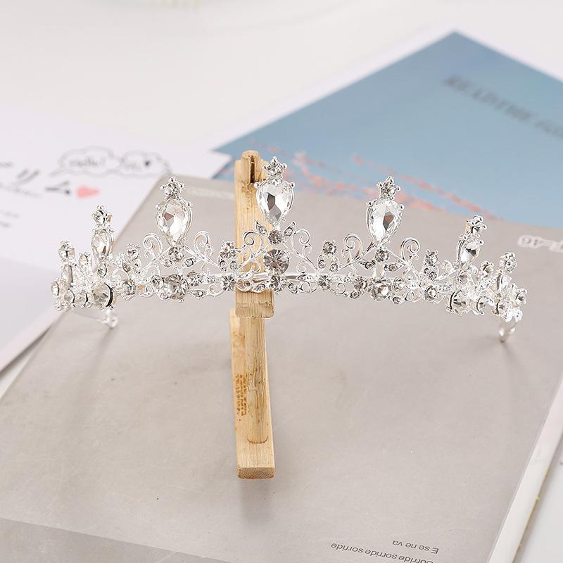 ・主な素材: 金属・純度: K5・スタイル: シンプル・対象: キッズ・デザイン: クラウン・加工方法: 電鍍・クリスタル種類: ホワイトクリスタル・適用シーン: 結婚式、誕生日、旅行記念、祝日、引越し、展示会、広告宣伝、従業員福利、周年記...