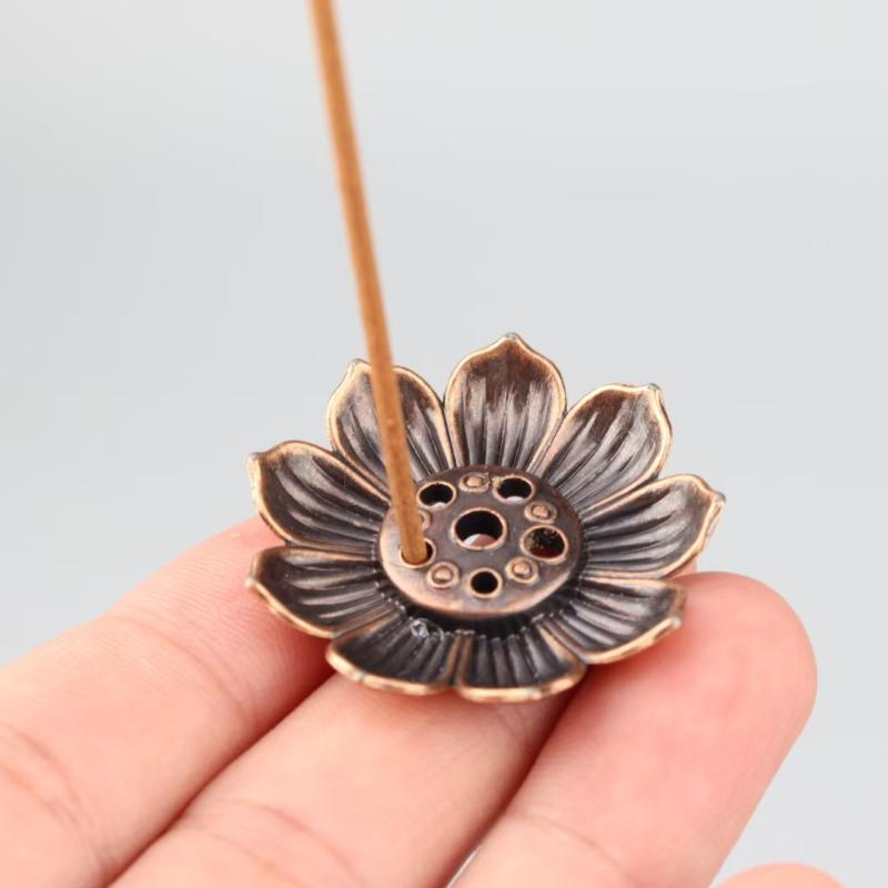 ・素材: 合金・加工: 電鍍・デザイン: 小蓮花・スタイル: 古典・用途: 宗教用品