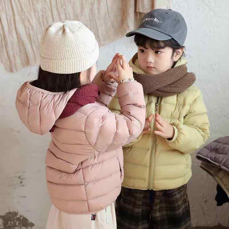 ・カテゴリ: 子供用ダウンジャケット、ダウンインナー・性別: 子供・対象年齢: 8歳以上 (身長140cm以上)・シーズン: 冬・中綿: ホワイトダックダウン・スタイル: カジュアル・柄: 無地・ダウン含有量: 50%〜55%・生地加工: ...