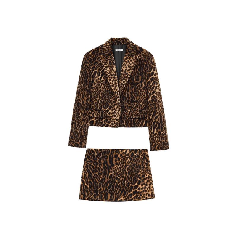 ・カテゴリ: カジュアルセットアップ・スタイル: 日韓カジュアル・主な素材: ポリエステル95%以上・性別: レディース・袖タイプ: レギュラー袖・袖丈: 長袖・カラー展開: レオパード柄トップス、レオパード柄スカート・サイズ展開: XS、...