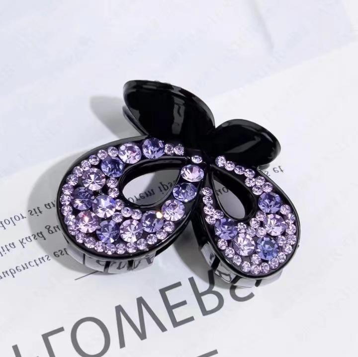 ・主な素材: ラインストーン・加工: ラインストーン装飾・ヘアクリップ種類: バンスクリップ・カラー展開: バイオレット、墨紺グレー、シャンパン、パープル、グレー・デザイン要素: 蝶・スタイル: 韓国風・スタイルカテゴリ: 清新、スイート・...
