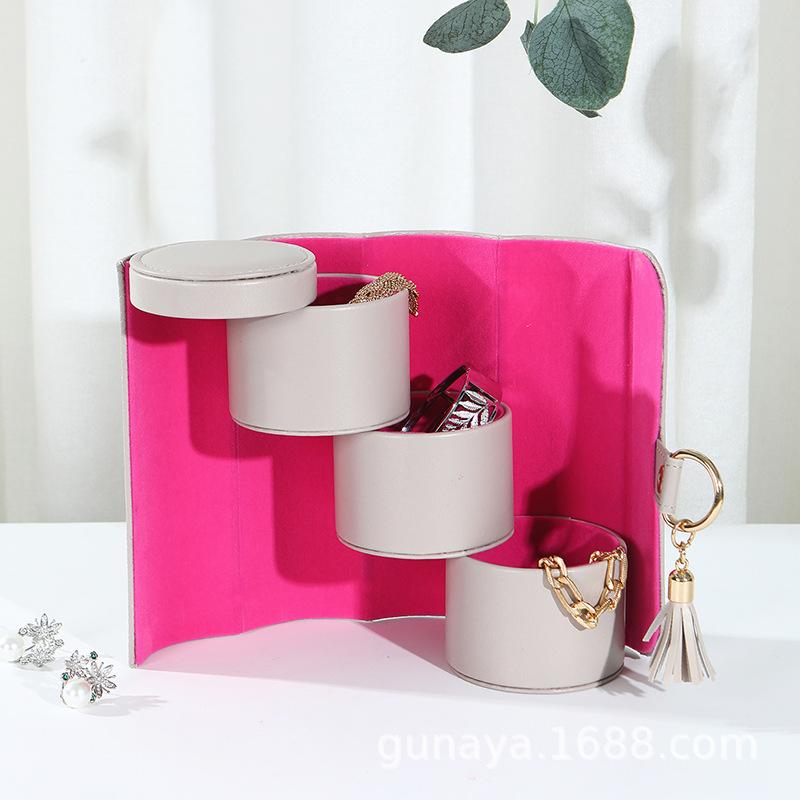 ・カテゴリ: アクセサリーケース・素材: レザー・スタイル: 欧米風・硬度: ソフト・柄: 無地・重さ: 約300g・カラー展開: グレージュ、ブラック、ダークグリーン、パープル・サイズ: 約18.5cm × 9cm