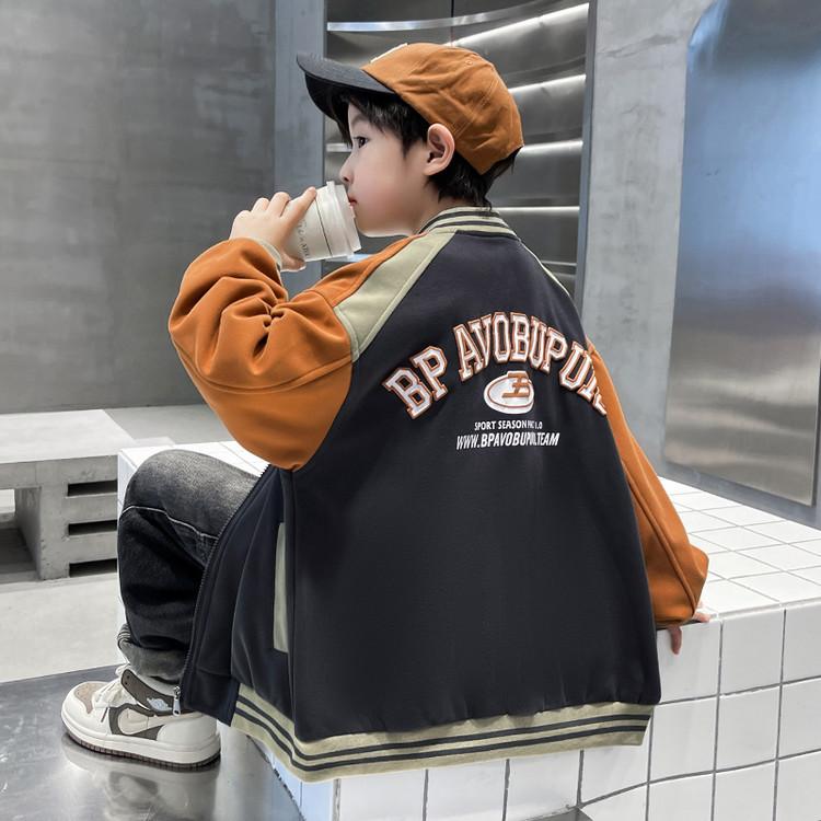 ・性別: 男性・対象年齢層: 中大童（8歳以上、身長140cm以上）・ネックライン: クルーネック・厚さ: 普通・生地加工: 柔軟処理・要素: トレンド・袖丈: 長袖・裏地素材: ポリエステル・開閉タイプ: ジップアップ・主な素材: ポリエ...