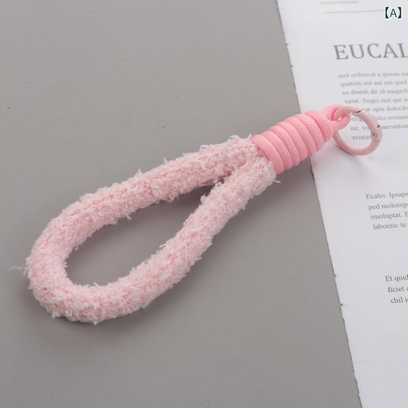 ・素材: 金属・紐素材: ポリエステル・長さ: 16cm・カラー展開: ピンク、グレー、カーキ、グリーン、イエロー、ブラウン、白ピンク、紫、白黄、青白・種類: キーホルダー・スタイル: カートゥーン・装飾: 結び目・加工: 手編み