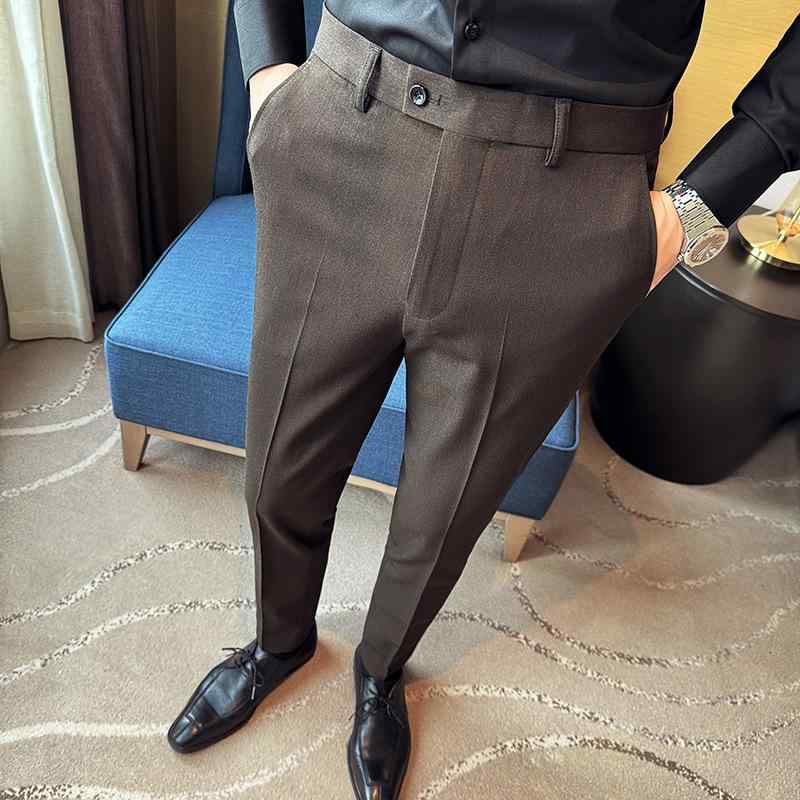 ・スタイル: カジュアル・カテゴリ: カジュアルパンツ・種類: ロングパンツ・パンツスタイル: ストレート・ウエスト: ミッドライズ・フロント: ボタンフライ・柄: 無地・対象年齢: 成人・主な素材: ポリエステル・生地: 化学繊維混紡、ス...