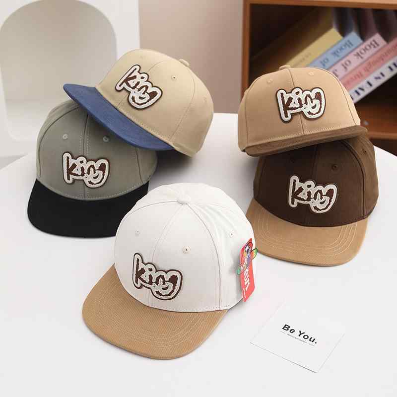 ・カテゴリ: ベースボールキャップ・カラー展開: ダークグレー, カーキ, ベージュ, ブラック, ワインレッド, ダークブラウン, ライトブラウン, ライトグレー・サイズ展開: 子供用 3-10歳（頭囲50-54cm）・つばのスタイル: ...