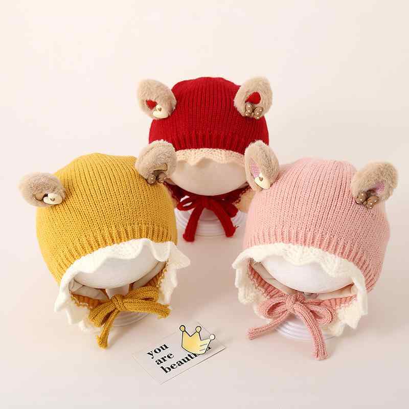 ・カテゴリ: ニット帽・カラー展開: レッド、ホワイト、ピンク、ベージュ、イエロー・サイズ展開: 2-4歳向け・つばのスタイル: つばなし・帽子のトップ: ラウンドトップ・機能: 保温、防風・主な素材: アクリル61～70%・スタイル: 日...