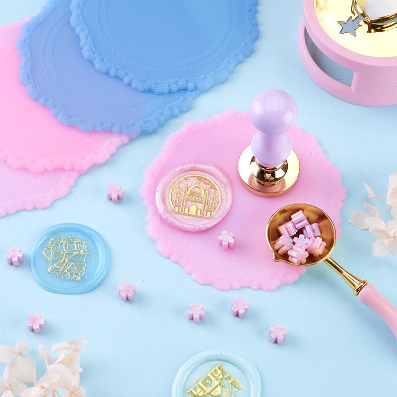 ・カテゴリ: シーリングスタンプ・サイズ: 直径10cm・特徴: 環境配慮・形状: 円形・用途: シーリングワックス・重さ: 20g・カラー展開: ブルー、ピンク