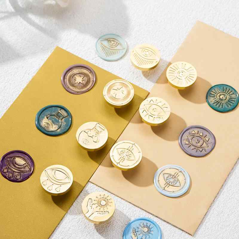 ・カテゴリ: ワックスシール・サイズ: 3cm・特徴: 環境にやさしい・形状: 円形・用途: ワックスシール・重さ: 約35g・カラー展開: アイズティア、ボトルワールド、ダズリング、ムーンライト、サンホルダー、グローイングアイ、スター