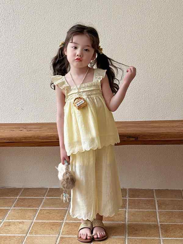 ・カテゴリ: キッズセットアップ・スタイル: スウィート・性別: 女の子・対象年齢: 中小児（3〜8歳、身長100〜140cm）・セットタイプ: パンツスーツ・セット内容: 2点セット・主な素材: ポリエステル98%・生地名: 化学繊維混紡...